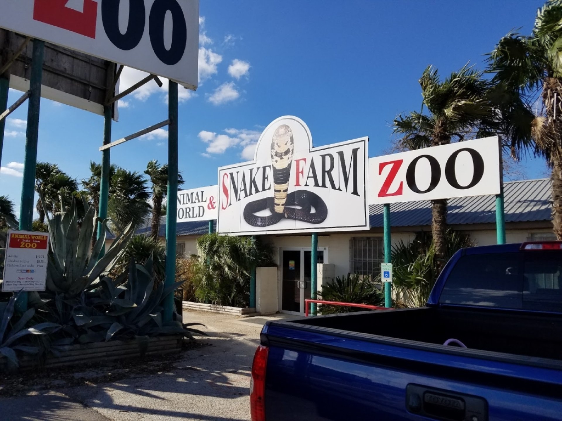 Animal World & Snake Farm Zoo, New Braunfels, TX: Information, Tickets ...